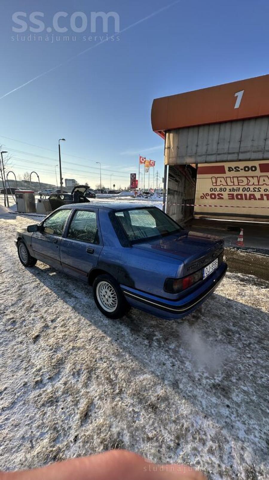 Blue Ford Sierra 1992 in Riga, with an engine capacity of 2.00 L and mileage of 163 thousand km for 2400 €, photo 4 on AUTOMOTO.COM.LV