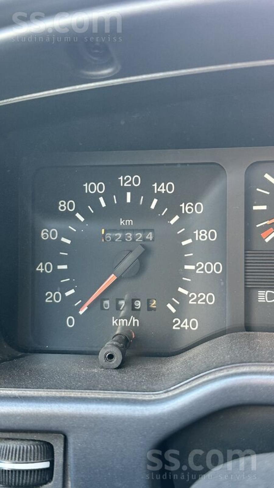 Blue Ford Sierra 1992 in Riga, with an engine capacity of 2.00 L and mileage of 163 thousand km for 2400 €, photo 13 on AUTOMOTO.COM.LV