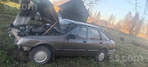 Grey Ford Sierra 1987 in Jekabpils, with an engine capacity of 2.00 L and mileage of 200 thousand km for 700 €, photo 1 on AUTOMOTO.COM.LV