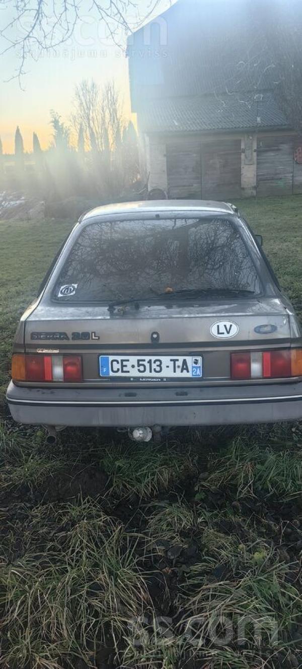 Grey Ford Sierra 1987 in Jekabpils, with an engine capacity of 2.00 L and mileage of 200 thousand km for 700 €, photo 4 on AUTOMOTO.COM.LV