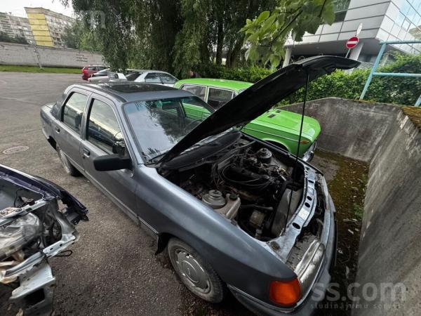 Grey Ford Sierra 1987 in Riga, with an engine capacity of 2.00 L and mileage of 250 thousand km for 450 €, photo 3 on AUTOMOTO.COM.LV