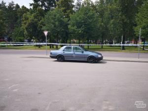 Pelēks Ford Sierra 1989 Viļņa, ar dzinēja tilpumu 2.00 L un nobraukumu 65 tūkst. km par 2500 €, foto 4 vietnē AUTOMOTO.COM.LV