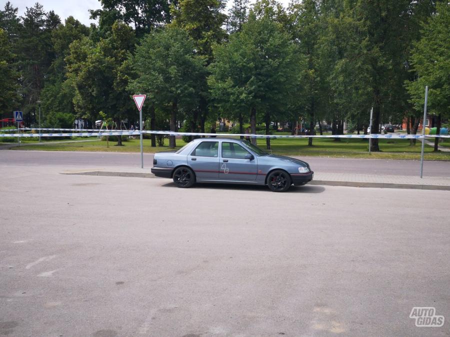 Pelēks Ford Sierra 1989 Viļņa, ar dzinēja tilpumu 2.00 L un nobraukumu 65 tūkst. km par 2500 €, foto 4 vietnē AUTOMOTO.COM.LV