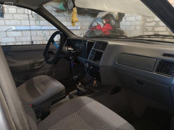 Pelēks Ford Sierra 1989 Viļņa, ar dzinēja tilpumu 2.00 L un nobraukumu 65 tūkst. km par 2500 €, foto 4 vietnē AUTOMOTO.COM.LV