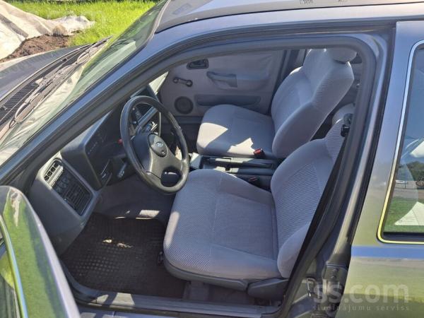 Grey Ford Sierra 1989 in Riga, with an engine capacity of 2.00 L and mileage of 130 thousand km for 4000 €, photo 8 on AUTOMOTO.COM.LV