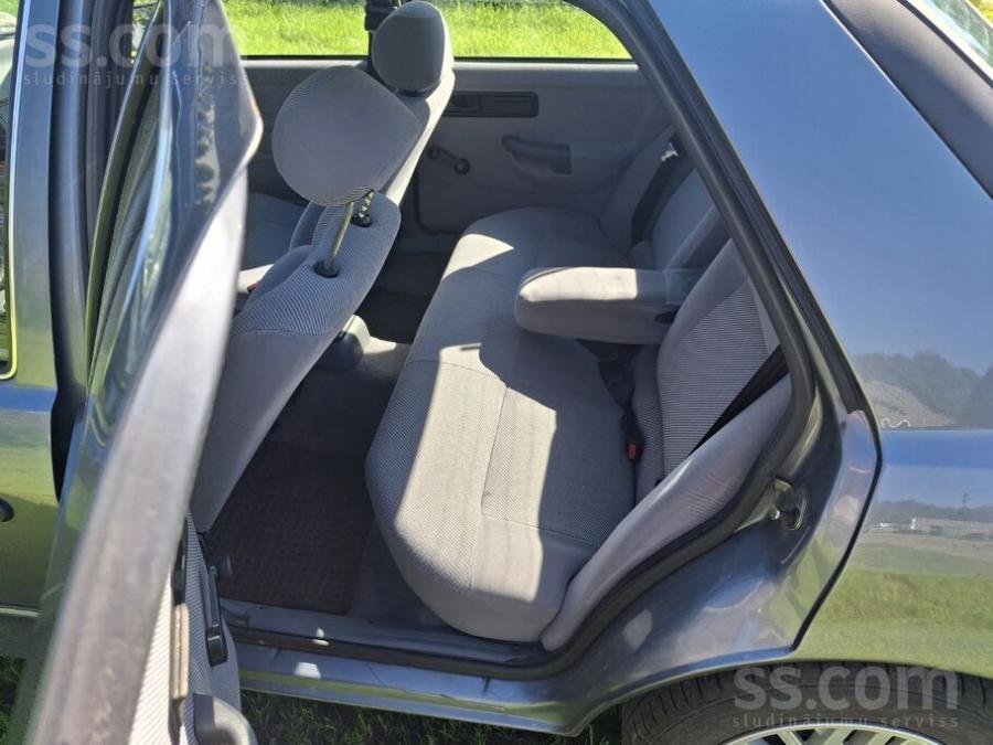 Grey Ford Sierra 1989 in Riga, with an engine capacity of 2.00 L and mileage of 130 thousand km for 4000 €, photo 10 on AUTOMOTO.COM.LV
