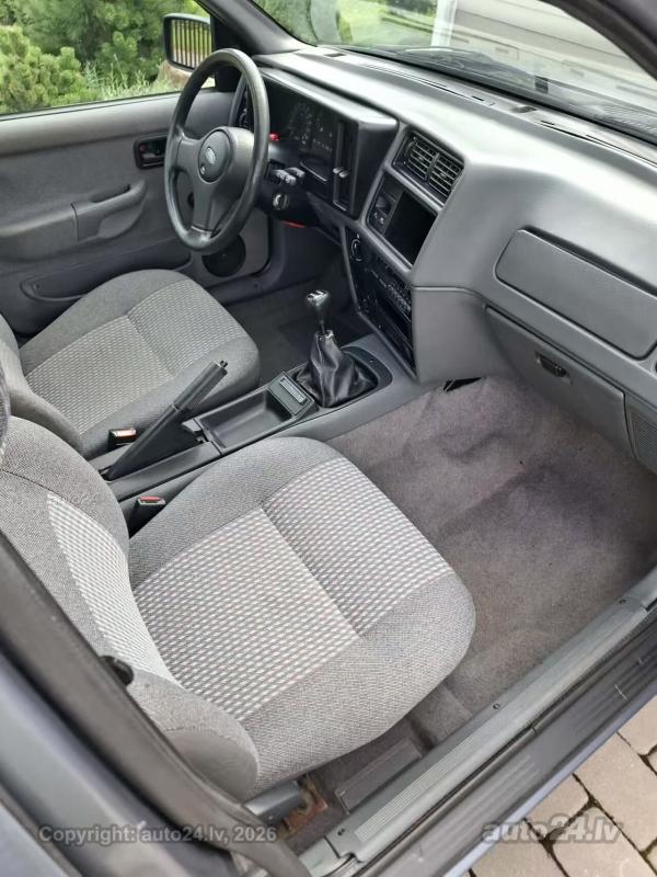 Pelēks Ford Sierra 1989 Tartu, ar dzinēja tilpumu 2.00 L un nobraukumu 64 tūkst. km par 4999 €, foto 6 vietnē AUTOMOTO.COM.LV