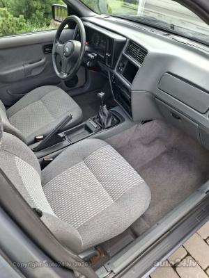 Pelēks Ford Sierra 1989 Tartu, ar dzinēja tilpumu 2.00 L un nobraukumu 64 tūkst. km par 4999 €, foto 7 vietnē AUTOMOTO.COM.LV
