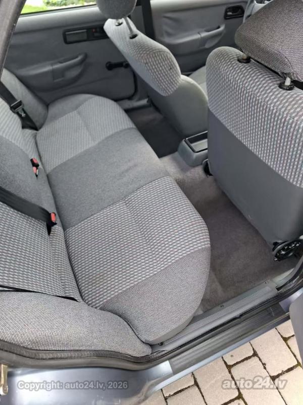 Pelēks Ford Sierra 1989 Tartu, ar dzinēja tilpumu 2.00 L un nobraukumu 64 tūkst. km par 4999 €, foto 8 vietnē AUTOMOTO.COM.LV