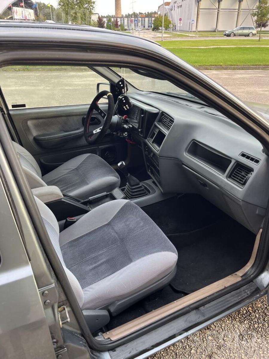 Pelēks Ford Sierra 1991 Valmiera, ar dzinēja tilpumu 2.00 L un nobraukumu 94 tūkst. km par 2700 €, foto 14 vietnē AUTOMOTO.COM.LV