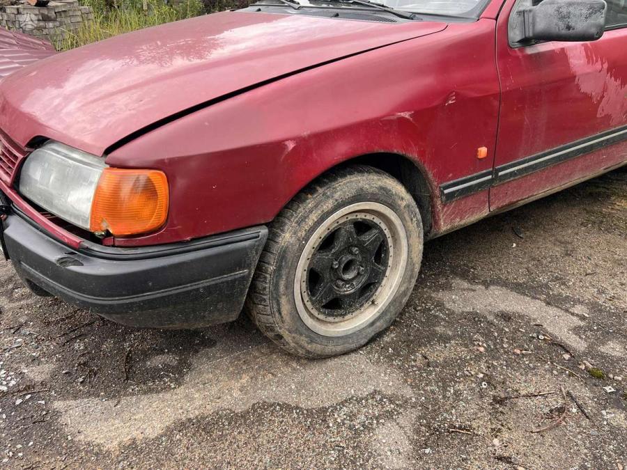 Red Ford Sierra 1994 in Sirvintos, with an engine capacity of 1.75 L and mileage of 30 thousand km for 350 €, photo 3 on AUTOMOTO.COM.LV