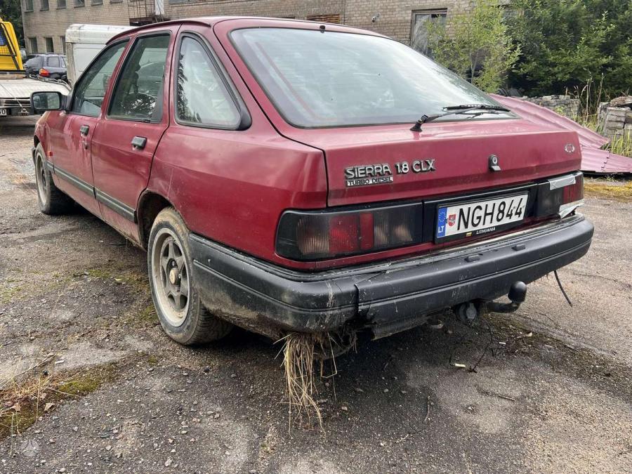 Red Ford Sierra 1994 in Sirvintos, with an engine capacity of 1.75 L and mileage of 30 thousand km for 350 €, photo 6 on AUTOMOTO.COM.LV