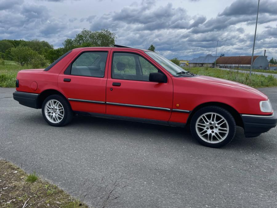 Red Ford Sierra 1991 in Tallinn, with an engine capacity of 2.00 L and mileage of 102 thousand km for 4000 €, photo 5 on AUTOMOTO.COM.LV