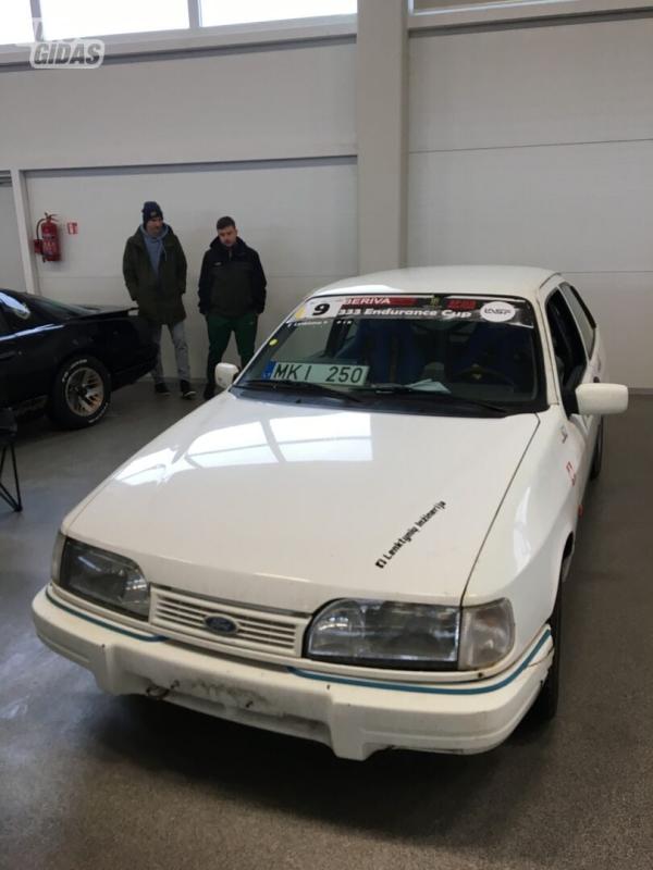 Форд Сиерра 1991 в Вильнюс на AUTOMOTO.COM.LV Белый Форд Сиерра 1991 в Вильнюс, объемом двигателя 2.00 л и пробегом 100 тыс. км за 9600 €, фото 4 на AUTOMOTO.COM.LV