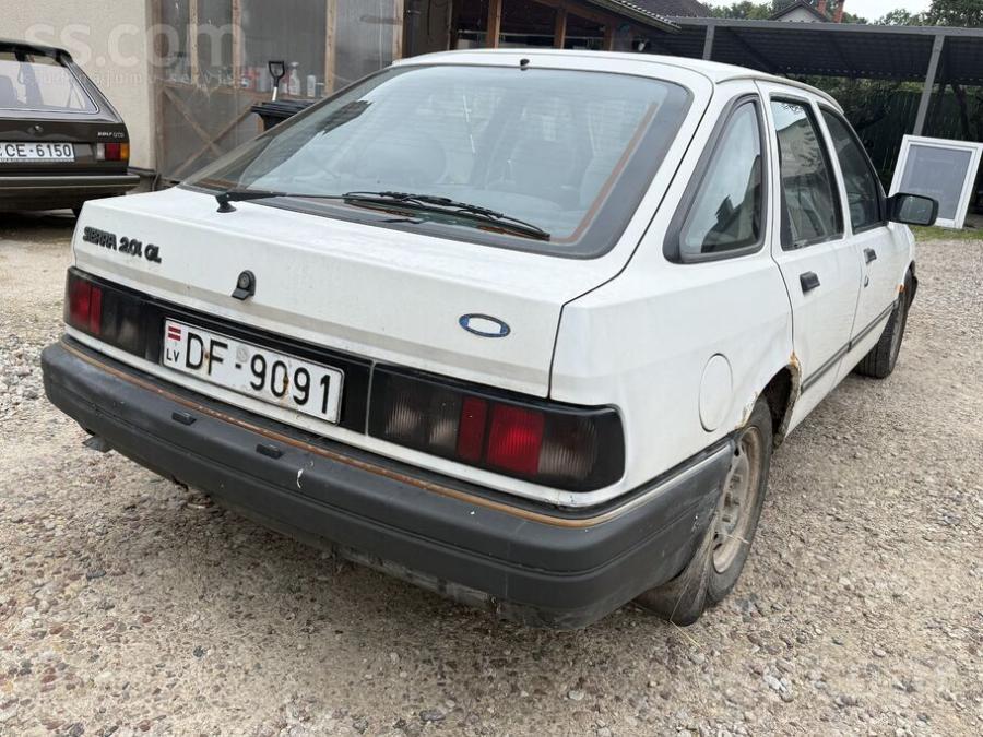 White Ford Sierra 1990 in Kuldiga, with an engine capacity of 2.00 L and mileage of 49 thousand km for 1350 €, photo 5 on AUTOMOTO.COM.LV