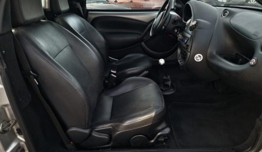 Pelēks Ford Streetka 2003 Rīga, ar dzinēja tilpumu 1.60 L un nobraukumu 142 tūkst. km par 2400 €, foto 14 vietnē AUTOMOTO.COM.LV