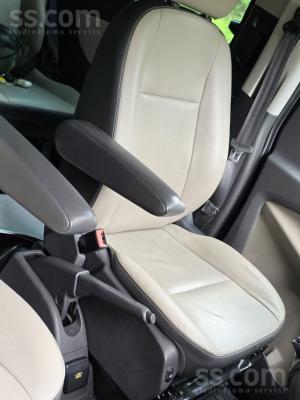 Melns Ford Tourneo 2014 Daugavpils, ar dzinēja tilpumu 2.20 L un nobraukumu 179 tūkst. km par 19970 €, foto 19 vietnē AUTOMOTO.COM.LV