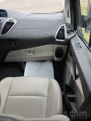 Melns Ford Tourneo 2014 Daugavpils, ar dzinēja tilpumu 2.20 L un nobraukumu 179 tūkst. km par 19970 €, foto 22 vietnē AUTOMOTO.COM.LV