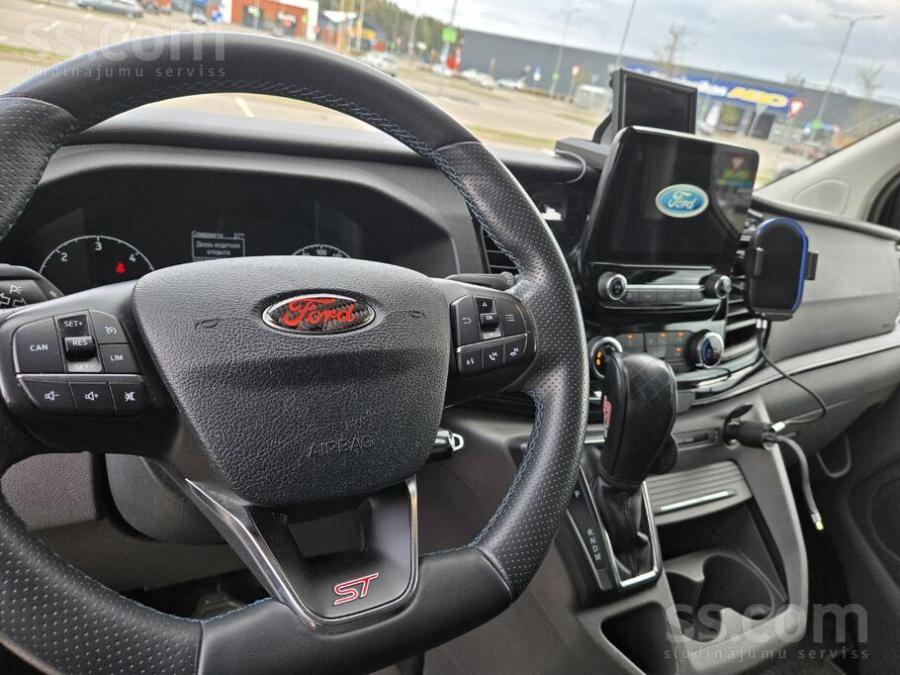 Melns Ford Tourneo 2018 Rīga, ar dzinēja tilpumu 2.00 L un nobraukumu 294 tūkst. km par 18700 €, foto 3 vietnē AUTOMOTO.COM.LV