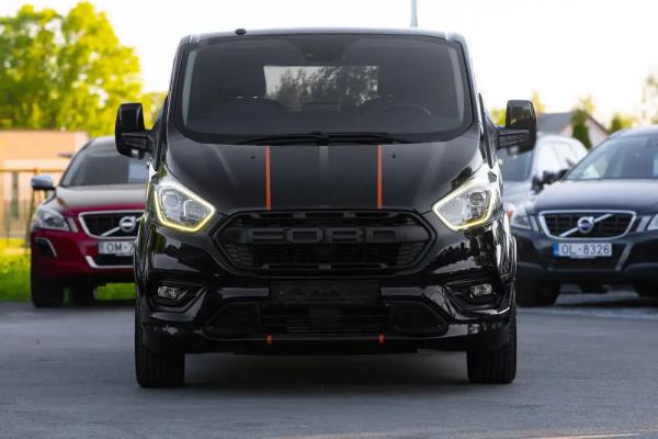 Black Ford Tourneo 2018 in Jelgava, with an engine capacity of 2.00 L and mileage of 317 thousand km for 17700 €, photo 2 on AUTOMOTO.COM.LV