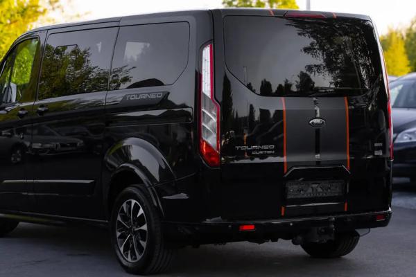 Black Ford Tourneo 2018 in Jelgava, with an engine capacity of 2.00 L and mileage of 317 thousand km for 17700 €, photo 8 on AUTOMOTO.COM.LV
