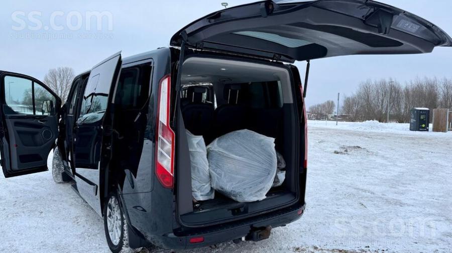 Melns Ford Tourneo 2019 Liepāja, ar dzinēja tilpumu 2.00 L un nobraukumu 315 tūkst. km par 18500 €, foto 5 vietnē AUTOMOTO.COM.LV
