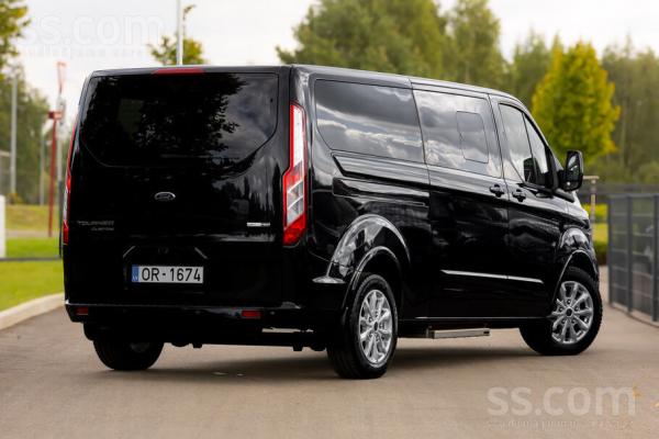 Black Ford Tourneo 2022 in Jelgava, with an engine capacity of 2.00 L and mileage of 0 thousand km for 22950 €, photo 5 on AUTOMOTO.COM.LV