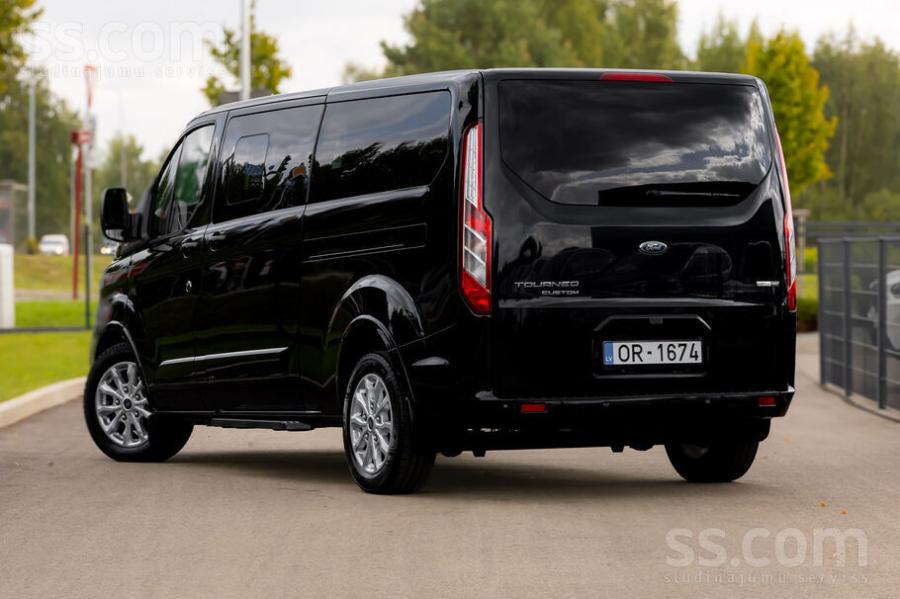 Black Ford Tourneo 2022 in Jelgava, with an engine capacity of 2.00 L and mileage of 0 thousand km for 22950 €, photo 7 on AUTOMOTO.COM.LV