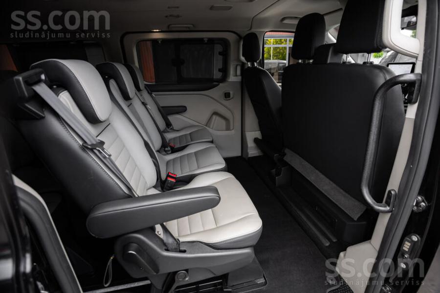 Black Ford Tourneo 2022 in Jelgava, with an engine capacity of 2.00 L and mileage of 0 thousand km for 22950 €, photo 9 on AUTOMOTO.COM.LV