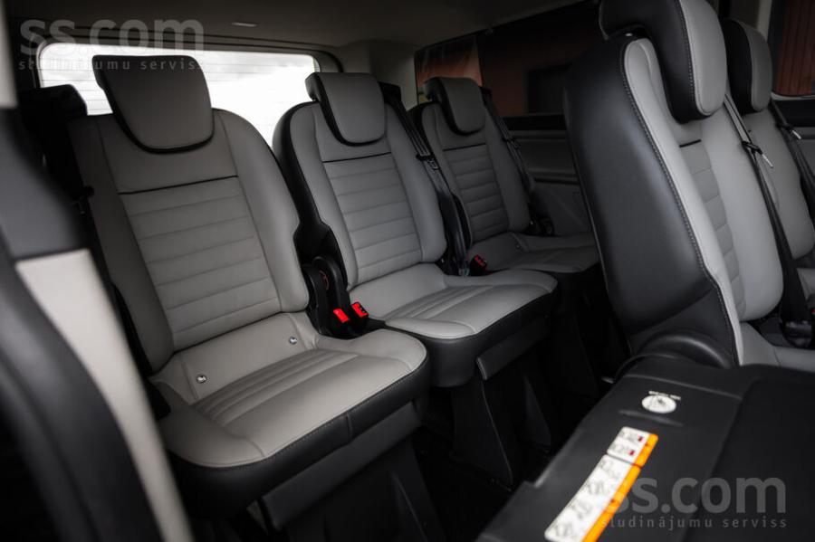 Black Ford Tourneo 2022 in Jelgava, with an engine capacity of 2.00 L and mileage of 0 thousand km for 22950 €, photo 10 on AUTOMOTO.COM.LV