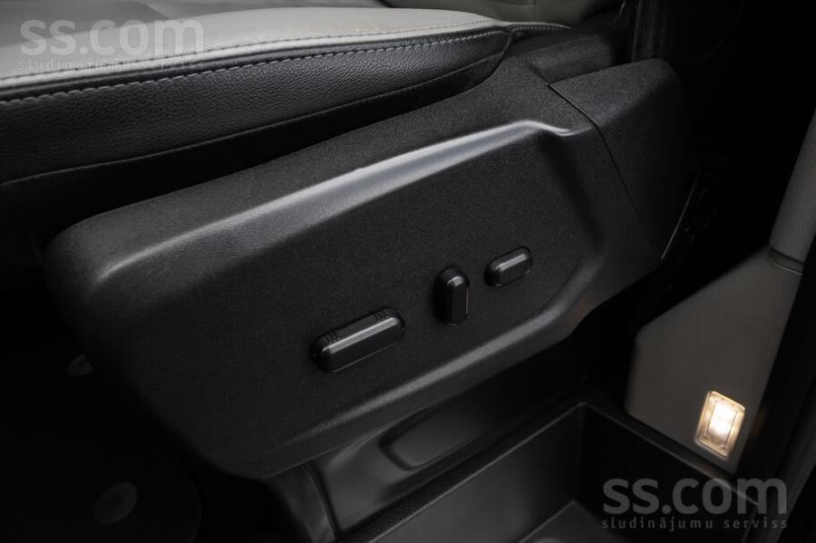 Black Ford Tourneo 2022 in Jelgava, with an engine capacity of 2.00 L and mileage of 0 thousand km for 22950 €, photo 17 on AUTOMOTO.COM.LV