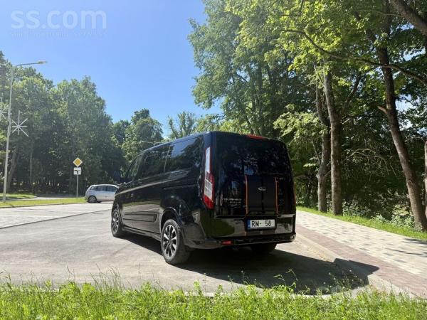 Melns Ford Tourneo 2023 Cēsis, ar dzinēja tilpumu 2.00 L un nobraukumu 66 tūkst. km par 36000 €, foto 2 vietnē AUTOMOTO.COM.LV
