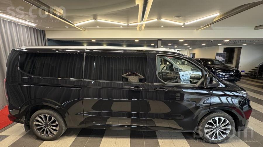 Melns Ford Tourneo 2025 Rīga, ar dzinēja tilpumu 2.00 L un nobraukumu 14 tūkst. km par 57990 €, foto 5 vietnē AUTOMOTO.COM.LV