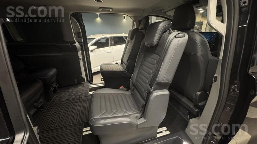 Melns Ford Tourneo 2025 Rīga, ar dzinēja tilpumu 2.00 L un nobraukumu 14 tūkst. km par 57990 €, foto 13 vietnē AUTOMOTO.COM.LV