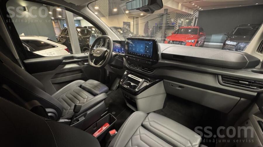 Melns Ford Tourneo 2025 Rīga, ar dzinēja tilpumu 2.00 L un nobraukumu 14 tūkst. km par 57990 €, foto 15 vietnē AUTOMOTO.COM.LV