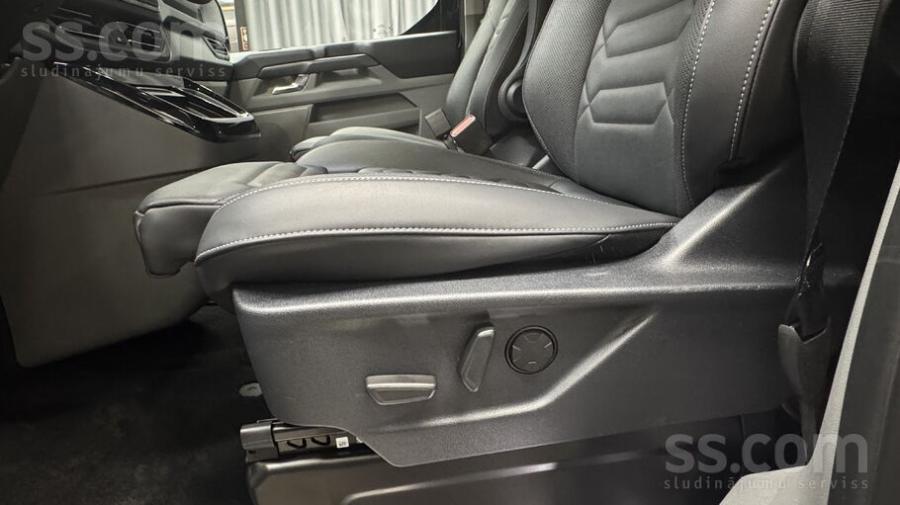 Melns Ford Tourneo 2025 Rīga, ar dzinēja tilpumu 2.00 L un nobraukumu 14 tūkst. km par 57990 €, foto 20 vietnē AUTOMOTO.COM.LV