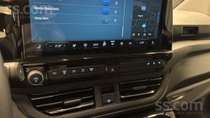 Melns Ford Tourneo 2025 Rīga, ar dzinēja tilpumu 2.00 L un nobraukumu 14 tūkst. km par 57990 €, foto 28 vietnē AUTOMOTO.COM.LV