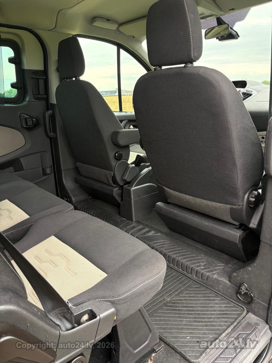Melns Ford Tourneo 2015 Tallina, ar dzinēja tilpumu 2.20 L un nobraukumu 302 tūkst. km par 8400 €, foto 13 vietnē AUTOMOTO.COM.LV