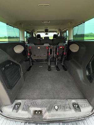 Melns Ford Tourneo 2015 Tallina, ar dzinēja tilpumu 2.20 L un nobraukumu 302 tūkst. km par 8400 €, foto 15 vietnē AUTOMOTO.COM.LV