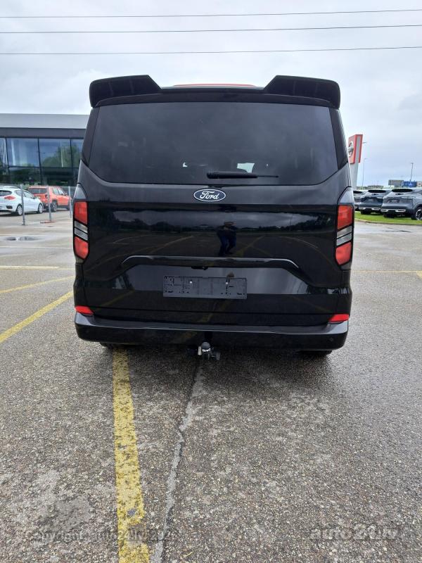 Melns Ford Tourneo 2024 Tartu, ar dzinēja tilpumu 2.00 L un nobraukumu 105 tūkst. km par 38800 €, foto 4 vietnē AUTOMOTO.COM.LV