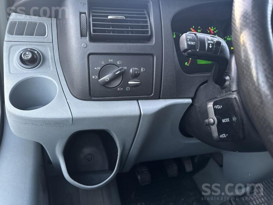 Zils Ford Tourneo 2010 Rīga, ar dzinēja tilpumu 2.20 L un nobraukumu 244 tūkst. km par 6500 €, foto 32 vietnē AUTOMOTO.COM.LV