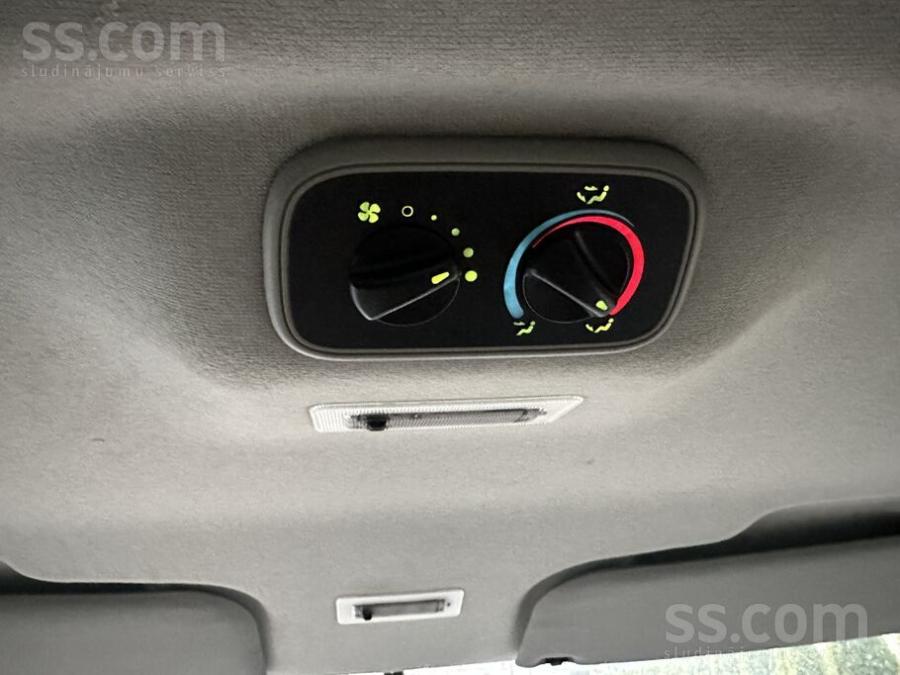 Zils Ford Tourneo 2010 Rīga, ar dzinēja tilpumu 2.20 L un nobraukumu 244 tūkst. km par 6500 €, foto 33 vietnē AUTOMOTO.COM.LV