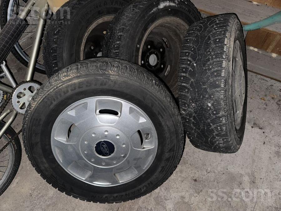 Zils Ford Tourneo 2010 Rīga, ar dzinēja tilpumu 2.20 L un nobraukumu 244 tūkst. km par 6500 €, foto 34 vietnē AUTOMOTO.COM.LV