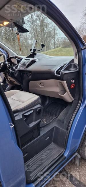 Zils Ford Tourneo 2014 Rīga, ar dzinēja tilpumu 2.20 L un nobraukumu 219 tūkst. km par 15000 €, foto 17 vietnē AUTOMOTO.COM.LV