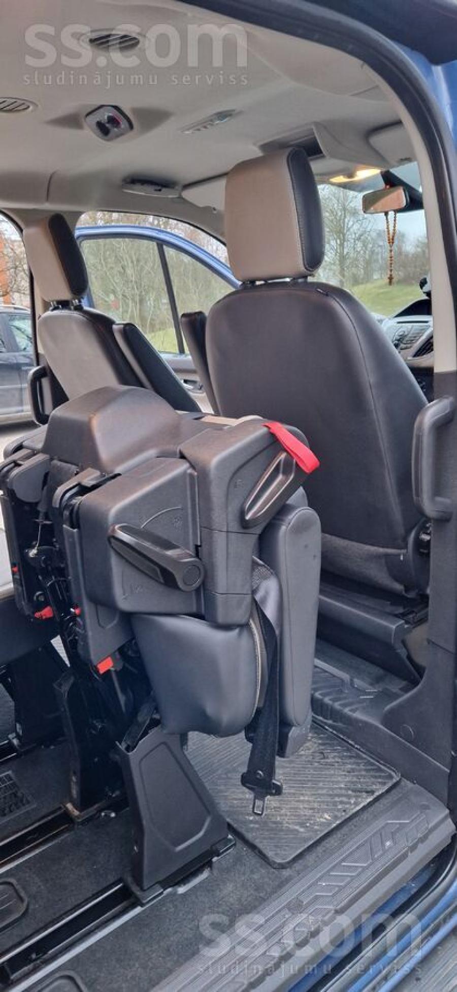 Zils Ford Tourneo 2014 Rīga, ar dzinēja tilpumu 2.20 L un nobraukumu 219 tūkst. km par 15000 €, foto 18 vietnē AUTOMOTO.COM.LV