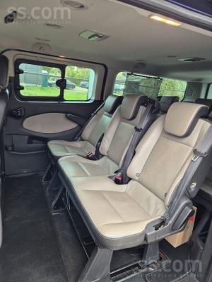 Zils Ford Tourneo 2014 Rīga, ar dzinēja tilpumu 2.20 L un nobraukumu 330 tūkst. km par 7750 €, foto 7 vietnē AUTOMOTO.COM.LV