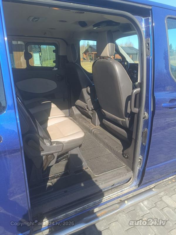 Zils Ford Tourneo 2014 Tallina, ar dzinēja tilpumu 2.20 L un nobraukumu 236 tūkst. km par 14500 €, foto 11 vietnē AUTOMOTO.COM.LV