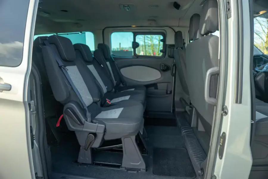 Brown Ford Tourneo 2014 in Liepaja, with an engine capacity of 2.20 L and mileage of 194 thousand km for 14350 €, photo 11 on AUTOMOTO.COM.LV