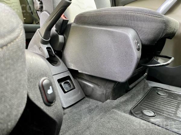 Brown Ford Tourneo 2015 in Riga, with an engine capacity of 2.20 L and mileage of 326 thousand km for 9300 €, photo 9 on AUTOMOTO.COM.LV