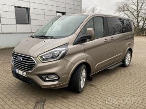Brown Ford Tourneo 2018 in Tukums, with an engine capacity of 2.00 L and mileage of 131 thousand km for 20900 €, photo 3 on AUTOMOTO.COM.LV